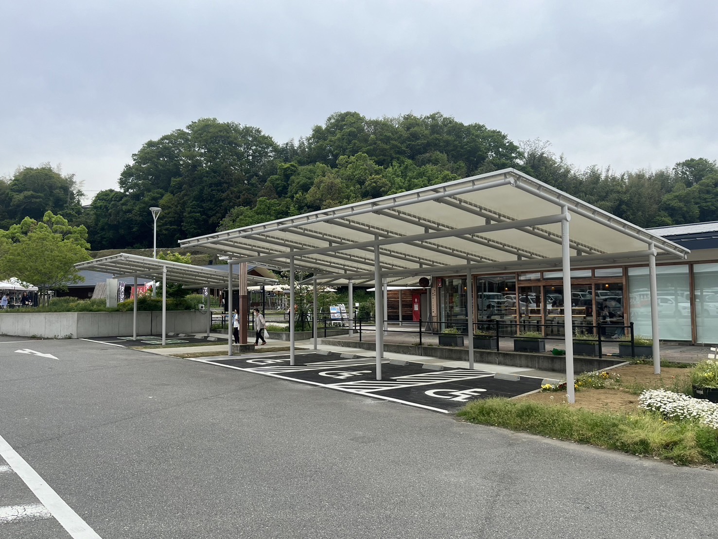 道の駅奥河内くろまろの郷シェルター工事 – IKKEN、建築・土木、石、タウンスケープ｜株式会社IKKEN